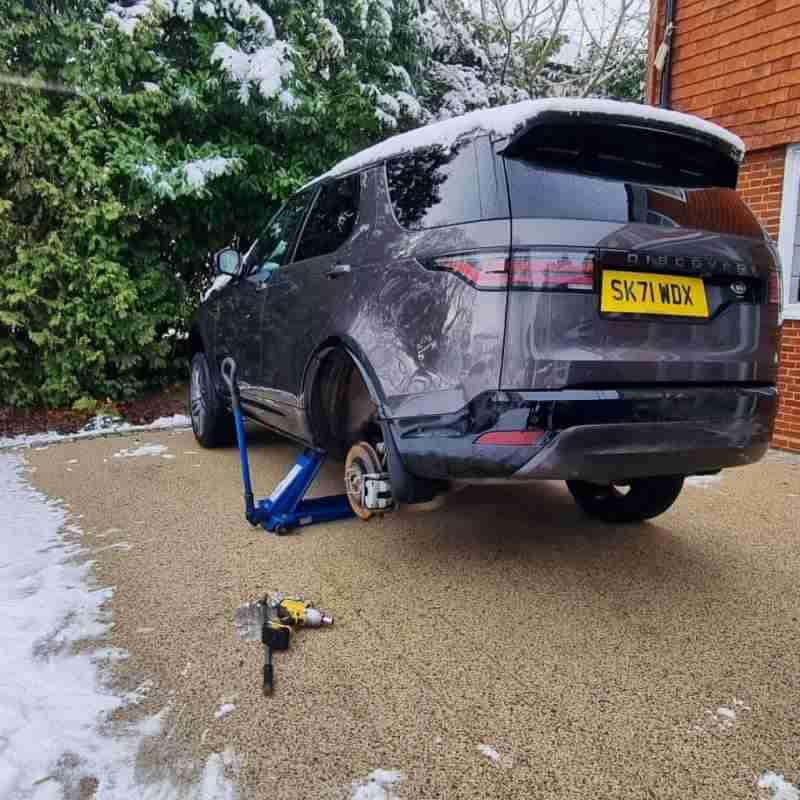 Efficient Mobile Tyre Fitting Service | SOS Tyres
